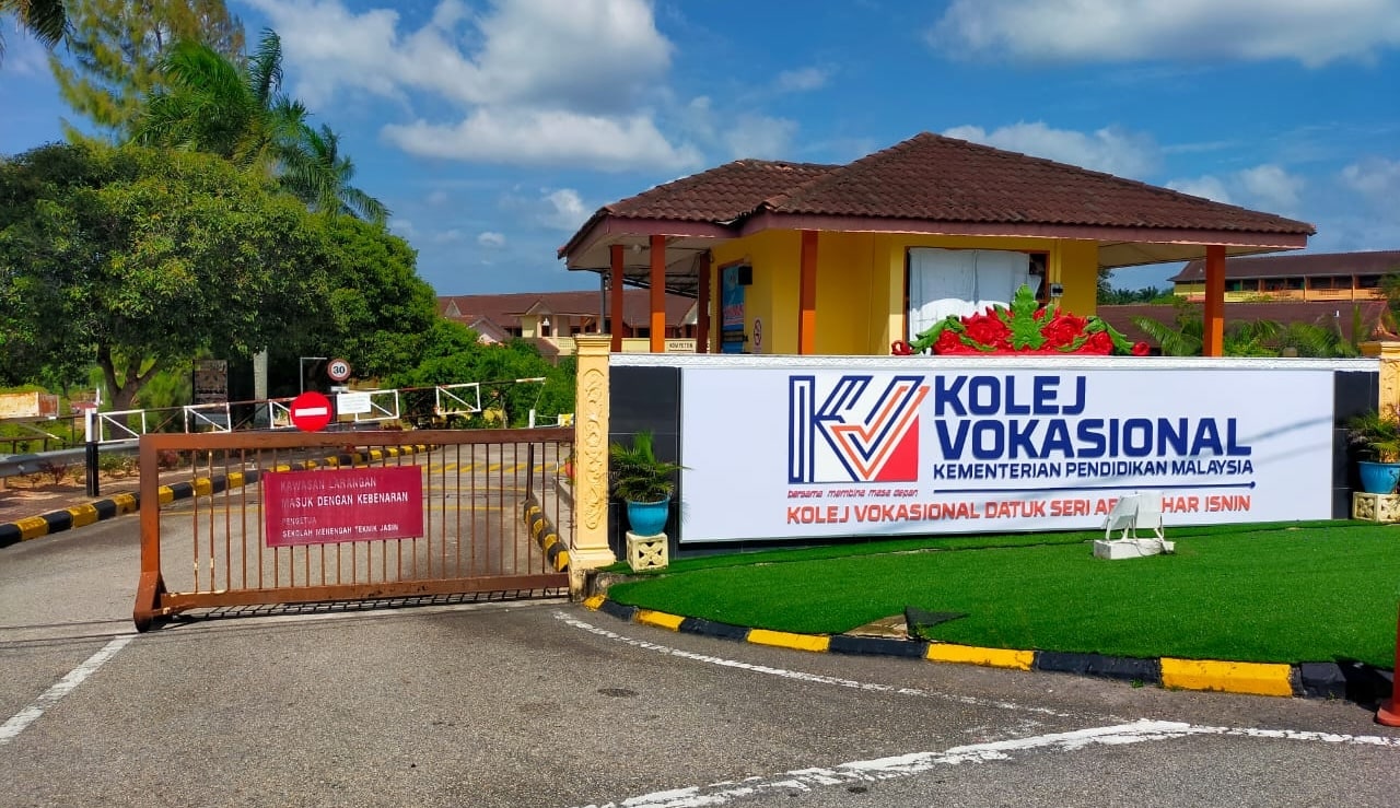 Contoh Karangan SPM - Kepentingan Pendidikan TVET